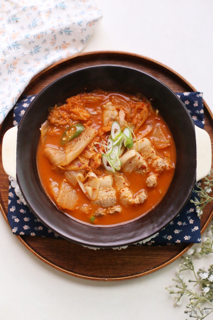 돼지고기 김치찌개 레시피 삼겹살 묵은지 김치찌개 맛있게 끓이는법 재료 삼겹살 요리 네이버 블로그