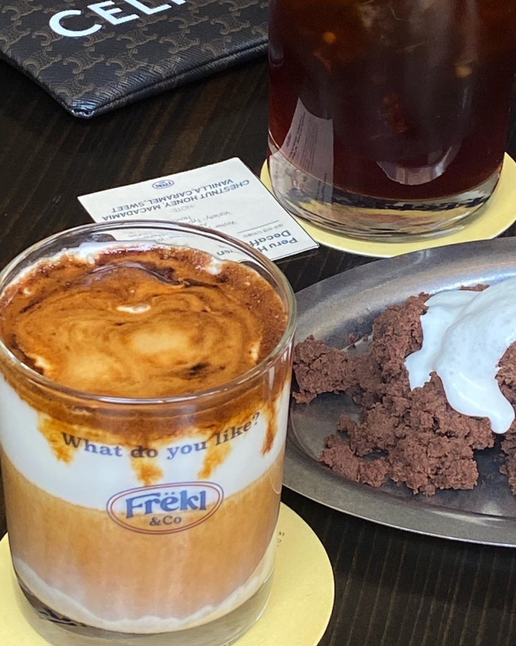 창원 가로수길 카페추천 -프레클앤코 (frekl & Co) : 네이버 블로그