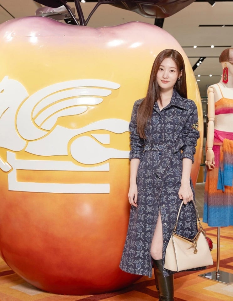 정채연 에트로 팝업 매장 방문 속 패션정보 파헤치기 Ft Etro 드레스 및 가방 네이버 블로그