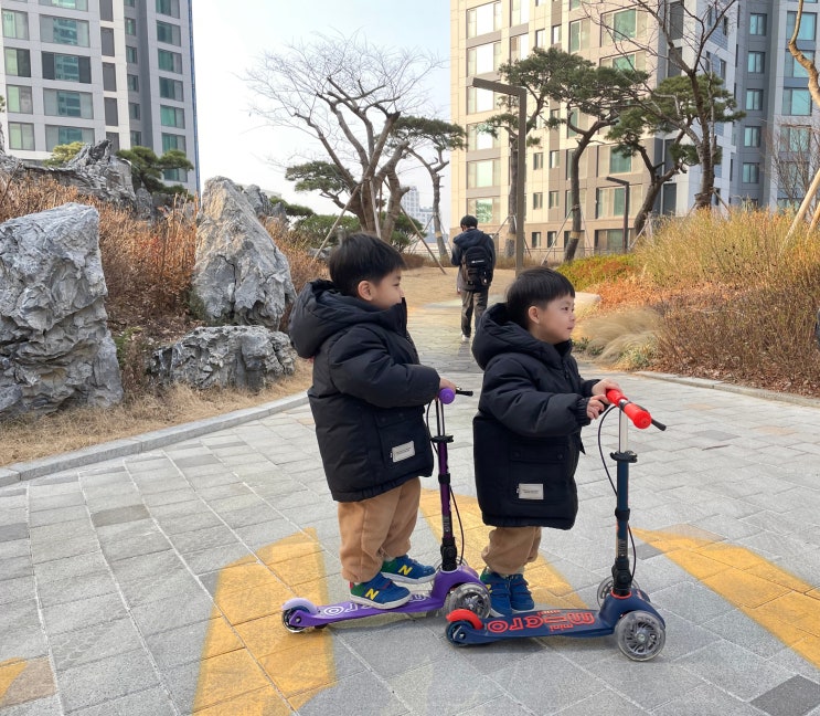 유아킥보드로 유명한 마이크로 미니폴더블 Led로 어린이집 새학기 아기킥보드 선물했어요 네이버 블로그