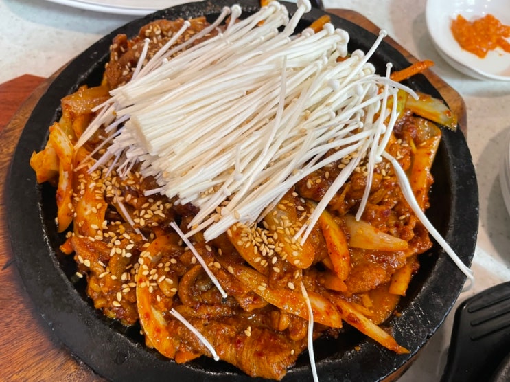 대구 동성로 한식 맛집 불향 가득한 돌판 직화 제육볶음과 오징어 부추전을 파는 부자식당 네이버 블로그