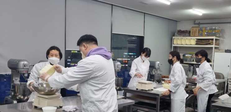 국비지원요리학원 고양 원흥 에듀셰프요리제과제빵교육원 재직자 제과기능사이론실기과정이 개강하였습니다21일 개강