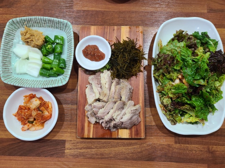 백반기행 신사동 추성훈 접짝뼈국 고기국수 돔베고기 돈불리제담 우삼겹 해물쌈장 무한쌈밥집 닭목살 허벅지살 안창살 연골살 숯불구이