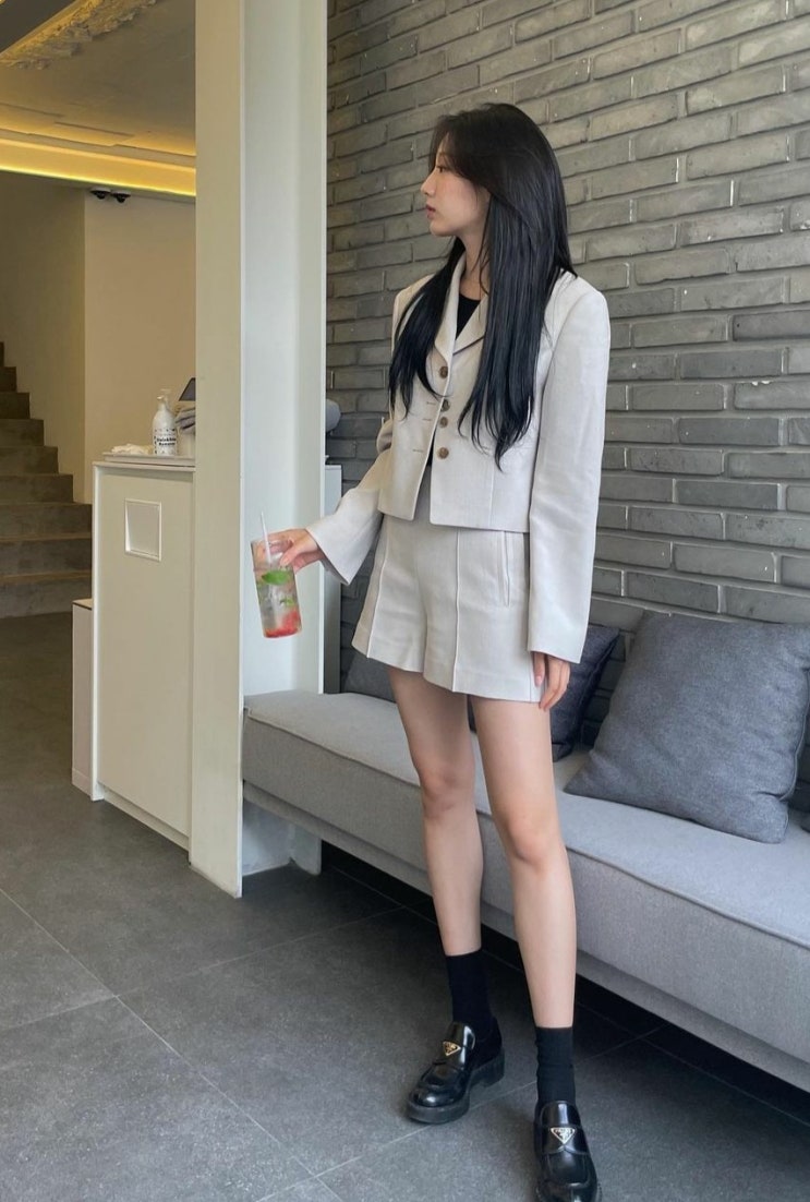 정예인 인스타그램 속 사복패션 정보 파헤치기 Ft 루에브르 셋업 And 프라다 로퍼 네이버 블로그