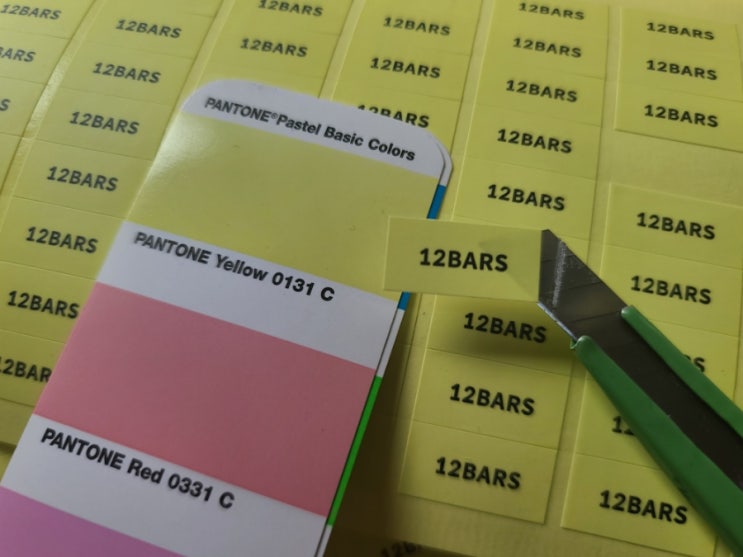 아트지 강접 무광 코팅 PANTONE Yellow 0131C 별색 도무송 스티커 제작 을지로 인쇄 골목 제이엠기획 : 네이버 블로그