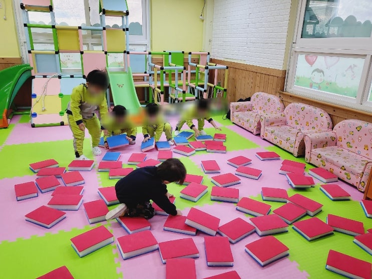 🌈 부천인천김포 유아체육 수업은 꼬마토리 유아체육 색깔판 벽돌 색깔판 색깔판 뒤집기 색깔판 체육수업 판 뒤집기