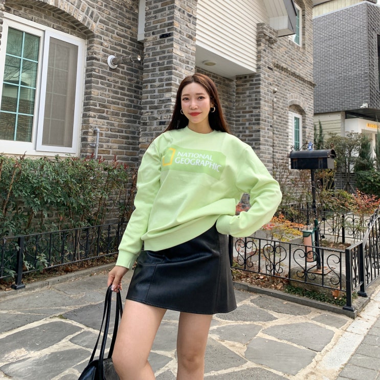 스트릿패션 코디엔 오버핏이지 내셔널지오그래픽 여자 맨투맨 추천 네이버 블로그
