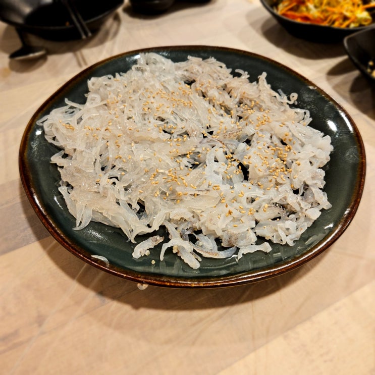 손으로 얇게 썰어 씹는 맛이 좋은 오징어회맛집 삼삼 산오징어횟집 네이버 블로그