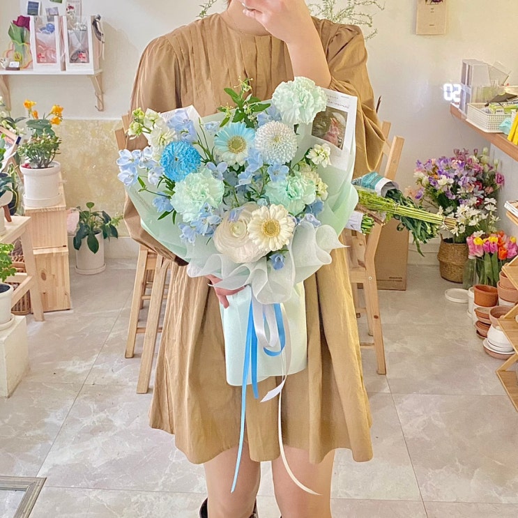 블루톤꽃다발 남자친구에게 꽃다발을 선물한다면 공트럴파크 꽃집 쎄리스아뜰리에 노원꽃집 신내꽃집 묵동꽃집 남자친구꽃선물 전역꽃다발