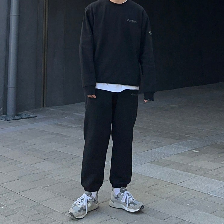깔끔한 남성 트레이닝복 세트 이거지 디스커버리 맨투맨과 조거팬츠로 편한 봄 코디 네이버 블로그