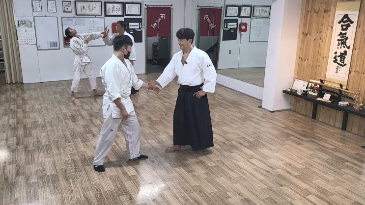 합기도아이키도 삼성당 잡힌 손목을 요리조리 풀어봅시다 인천시청 간석 구월 성인 운동 클럽 네이버 블로그