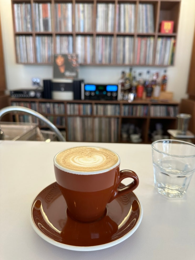 을지로신상 을지로핫플예감 음악과 커피와 술이 공존하는 헬카페의 세번째 공간 헬카페 뮤직(HELL CAFE MUSIC) : 네이버 블로그