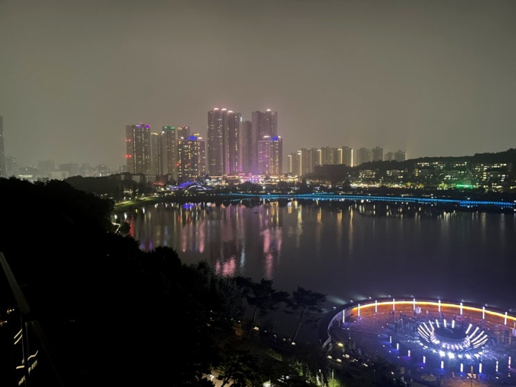 광교호수공원 프라이부르크 전망대 야경 신비한 물너미 미디어아트쇼 색소폰 버스킹 공연 즐기기 네이버 블로그