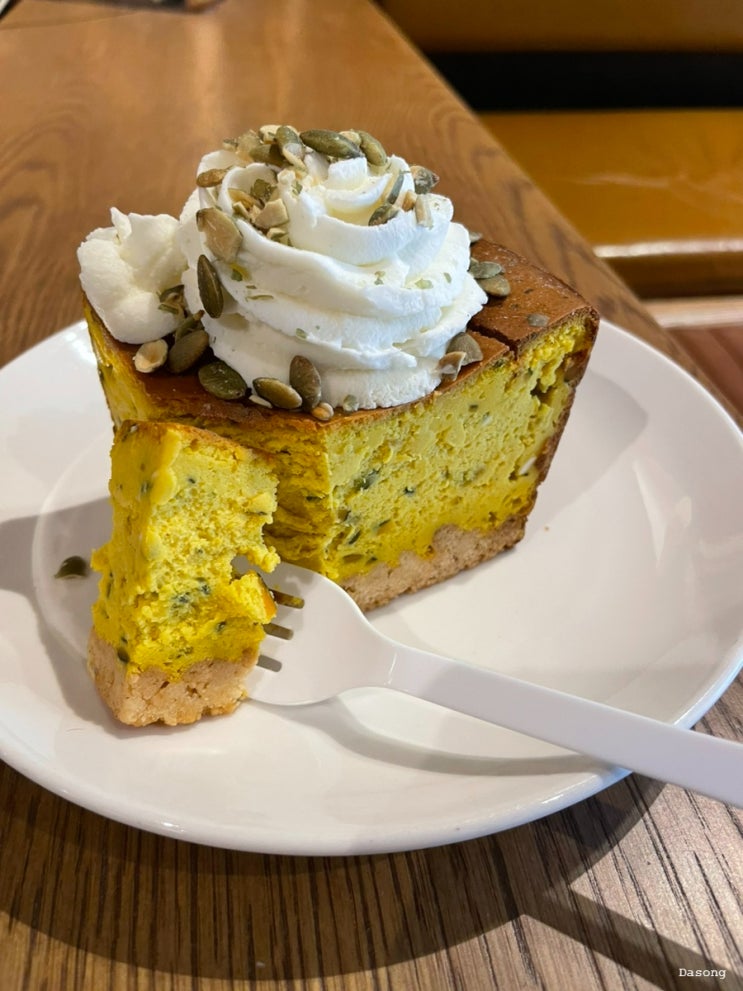 [용산/이태원]디저트 카페: 키에리, 노버터 케이크 맛집, 케이크 라인업과 분위기에서 지향점이 뚜렷한 카페,이태원 카페 추천 ...