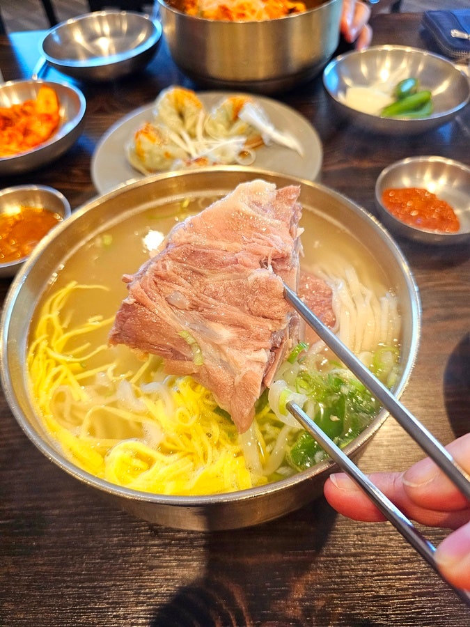철원고석정꽃밭 근처 밥집 - 등뼈가 들어간 맑은 칼국수 '평이담백뼈칼국수' : 네이버 블로그