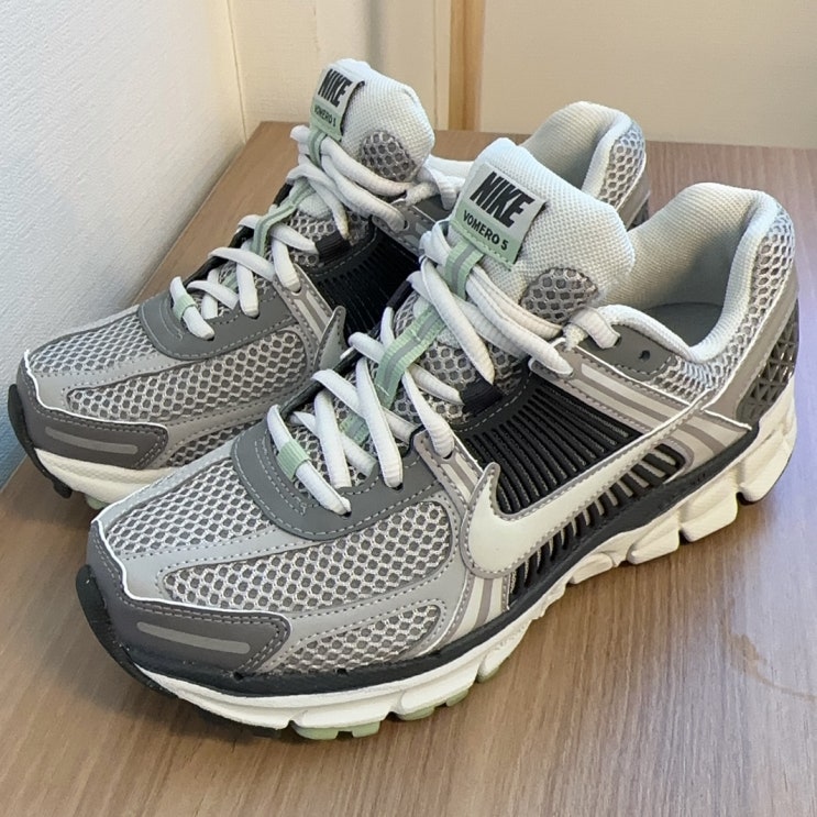 나이키 줌 보메로 5 코블스톤 앤 플랫 퓨터 FB-8825-001 공홈 내돈내산 구매후기 : 네이버 블로그