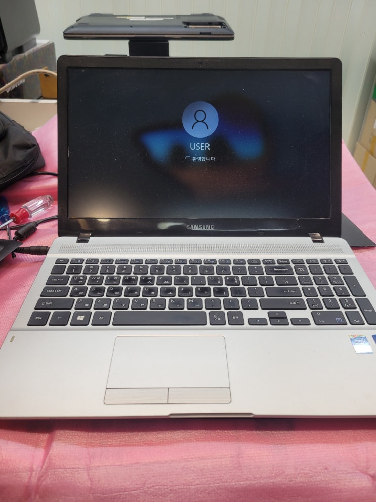 삼성 노트북 NT370E5J-K04G 메모리 ssd 업그레이드 하판 분해사진 및 부속품 정보제공 : 네이버 블로그