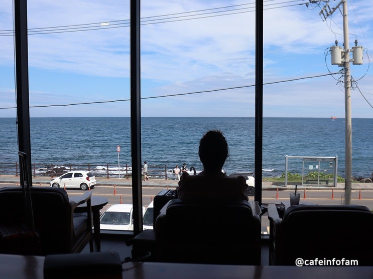 풍경이 마음을 흔드는 곳 제주 혼자여행 제주공항근처 카페 제주 용담해안도로 제주도 스타벅스 네이버 블로그