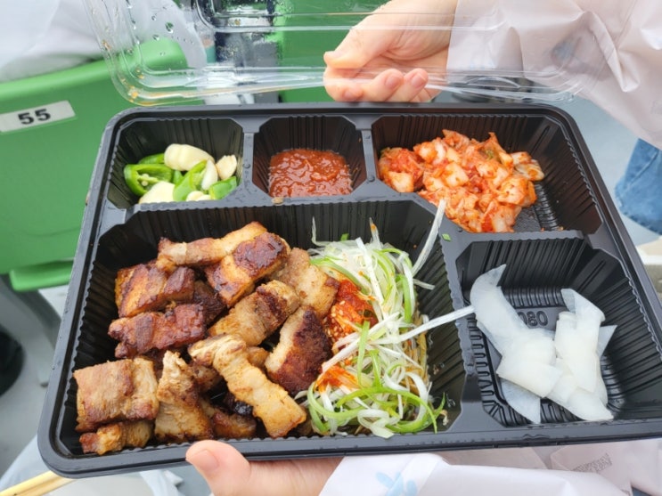 잠실야구장 3루 내야 먹거리 가격 통밥 대기시간 맘스터치 미스터피자 아이스크림와플 네이버 블로그
