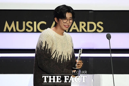 임영웅 TMA 5관왕의 미소 : 네이버 블로그