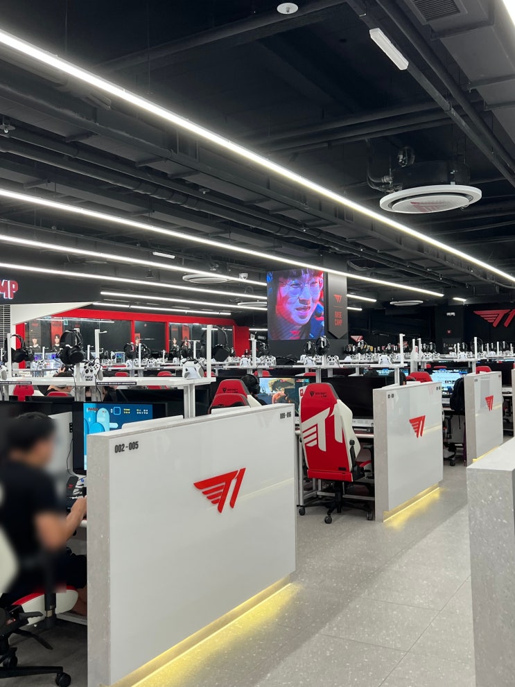 깔끔하고 깨끗한 홍대 SKT T1 PC방 T1 베이스캠프 후기 : 네이버 블로그