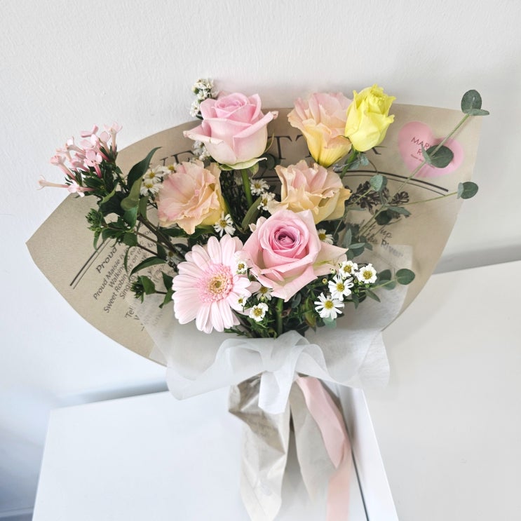 Mariangrose 핑크톤 영자신문 포장 미니 꽃다발 여자친구 생일 선물 기념일 꽃배달 수원꽃집 행궁동꽃집