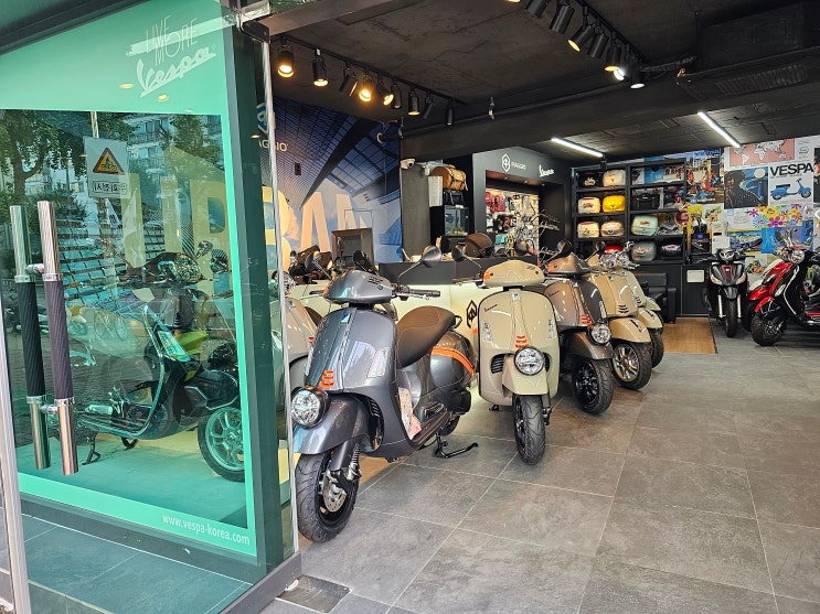 [베스파 은평 신차입고] 2024년식 GTS300 클래식, GTS300 슈퍼테크 전컬러 : 네이버 블로그