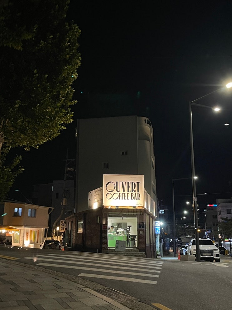 최근 카페모음zip 서촌 카페 광화문 카페 오버트서울 커먼맨션 나흐바 커피숍 애츠 그레이커피