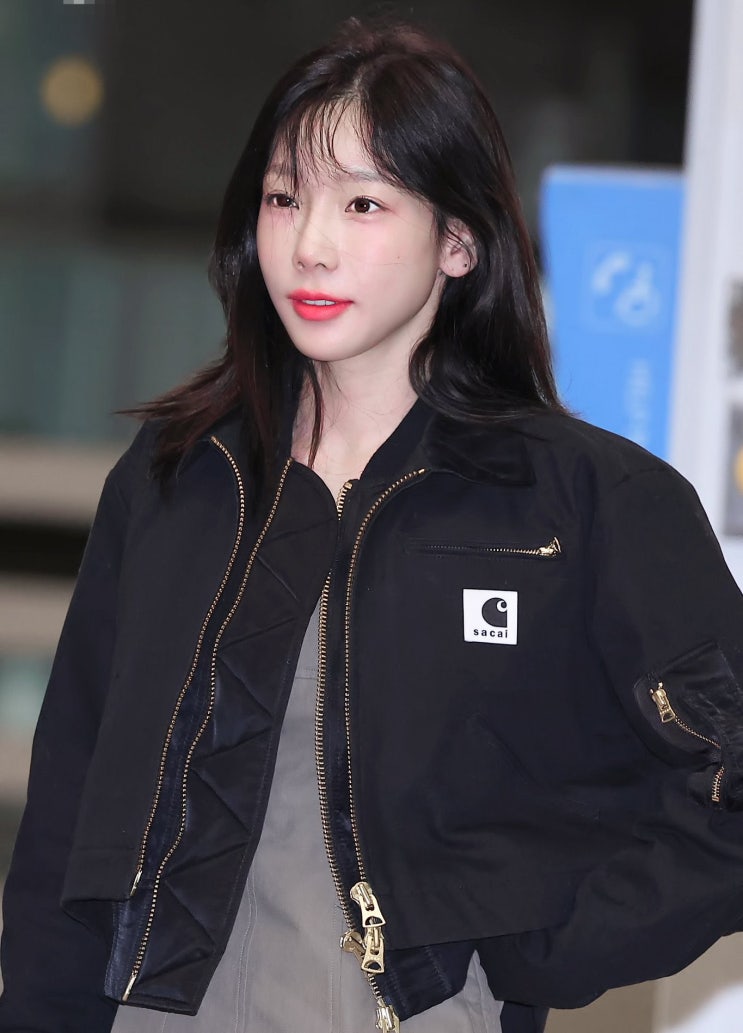 스타일리시한 태연 공항패션 레이어링 봄버 자켓스니커즈 어디꺼 네이버 블로그