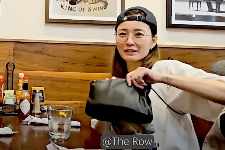 더로우 정유미 가방 MZ 여자 연예인 가방으로 유명한 브랜드 : 네이버 블로그