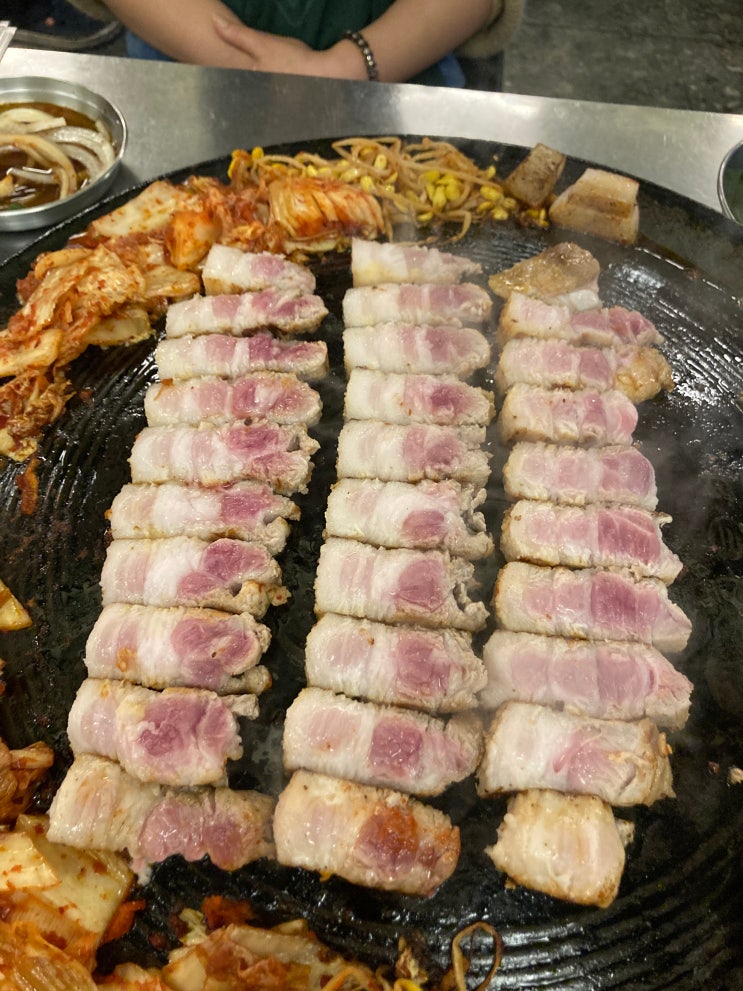 안산 중앙역 솥뚜껑에 구워먹는 맛있는 생삼겹살 안산 삼겹살 맛집 동두천 솥뚜껑 삼겹살 안산중앙점 네이버 블로그