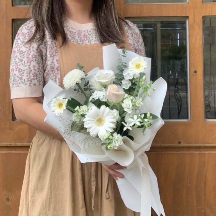 오창2산단 꽃집 플로스아틀리에 화이트톤 꽃다발 기념일 꽃다발 브라이덜샤워 꽃다발 오창 꽃배달 네이버 블로그