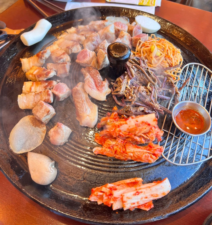 김해장유 맛집 밤에 분위기가 더 좋은 솥뚜껑에 구워주는 한돈 프리미엄 숙성육 전문점 만재네 장유점 네이버 블로그