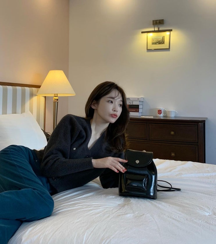 강민경 사복 패션에서 그녀가 픽한 30대 여자 직장인 백팩으로 폴리 재질 비건레더 여성 가방 네이버 블로그