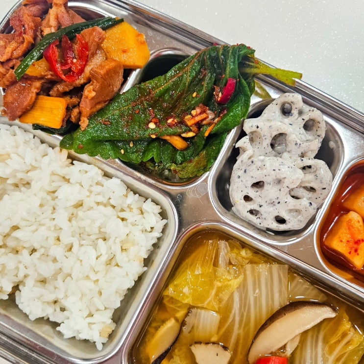 훈제오리 이렇게 볶아보세요 오늘 급식 훈제오리양념볶음 깻잎무침 연근흑임자무침 배추된장국 네이버 블로그