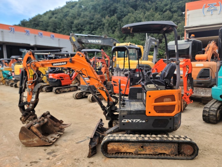 중고굴삭기매매 두산 디벨론 DX17 2020년식 가동시간 짧은 중고미니굴삭기 가격 : 네이버 블로그