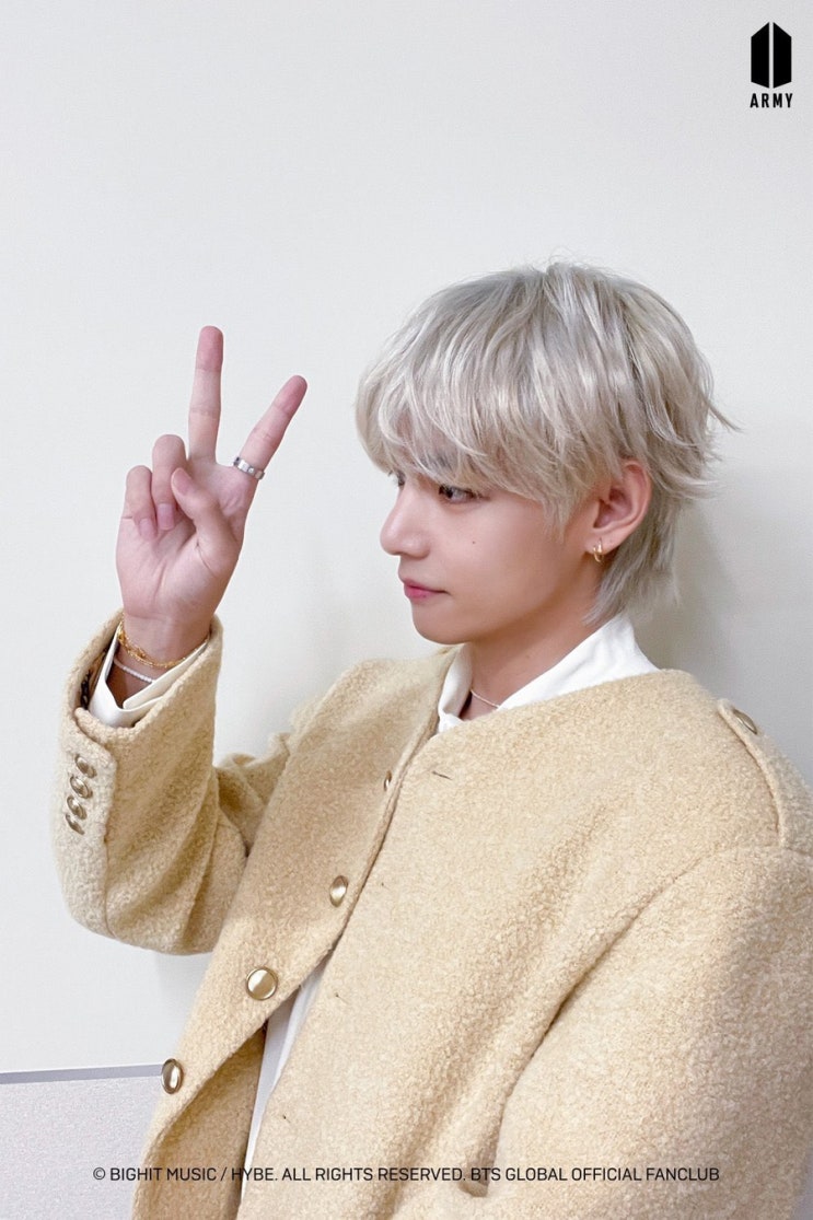 "Slow Dancing" by V Fastest Solo Song by a K-soloist to reach 130M ...