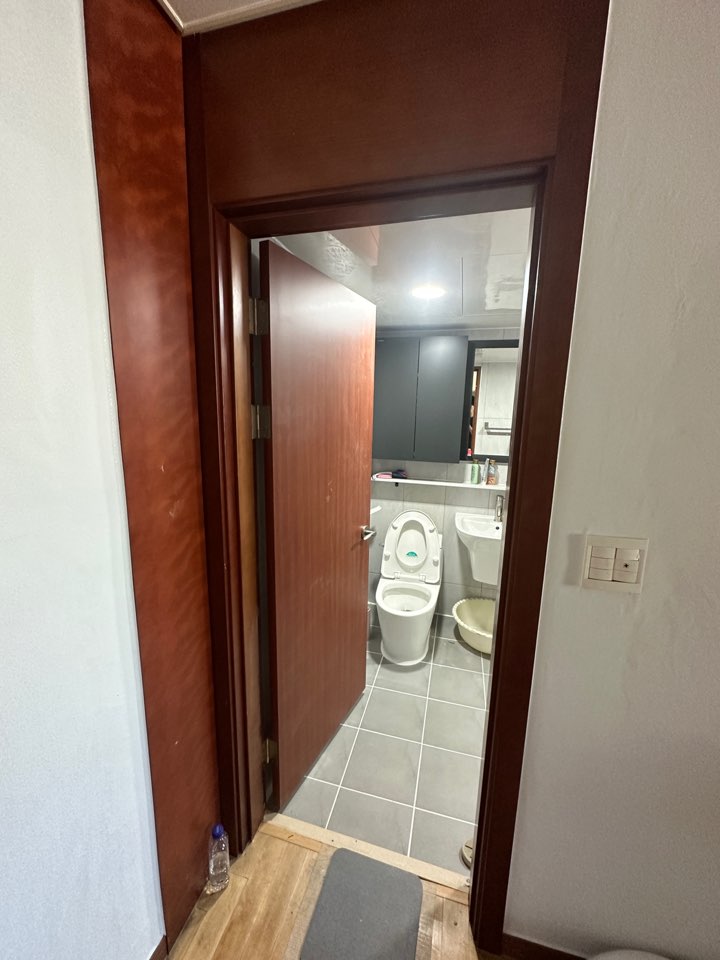 천안 불당동 대원칸타빌 화장실문 붙박이장 인테리어 필름 시트지 교체 전후 사진 포스팅 천안 아산 전문 하루 인테리어 필름