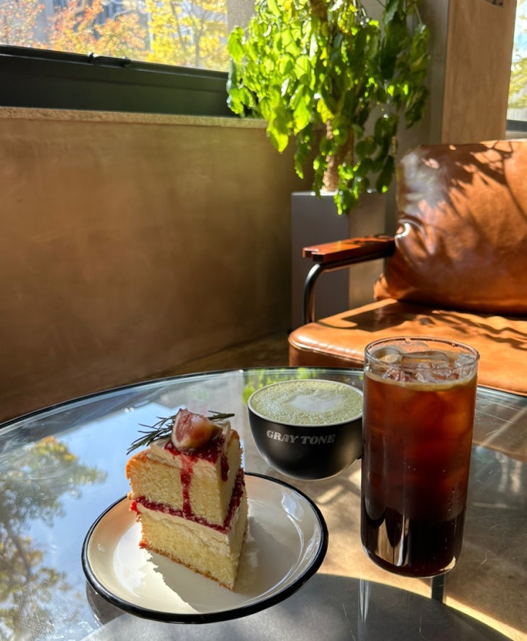 전주 신시가지 카페 Gt 커피coffee 넓고 분위기 좋은 카페 햇살 좋은 창가에서 맛있는 디저트에 커피 한 잔 하기