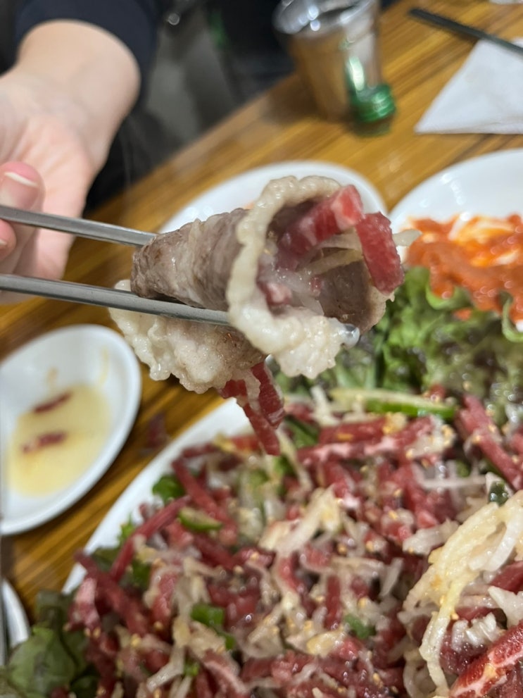 을지로백제정육점 인스타보고 찾아 갔는데 역시 미친조합의 육회와 차돌박이 네이버 블로그