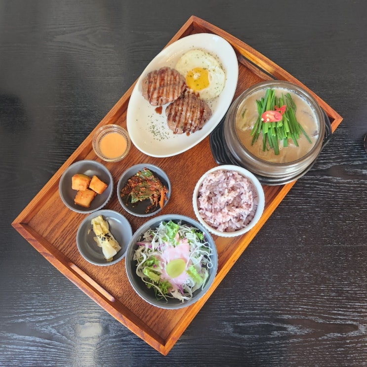 광주 동구 동리단길카페거리 동명동신상 낮엔밥집 밤엔 술집 한식맛집 동명수라간🩷 첫번째방문🩵 할로윈데이 분위기 가득🩷 포토존