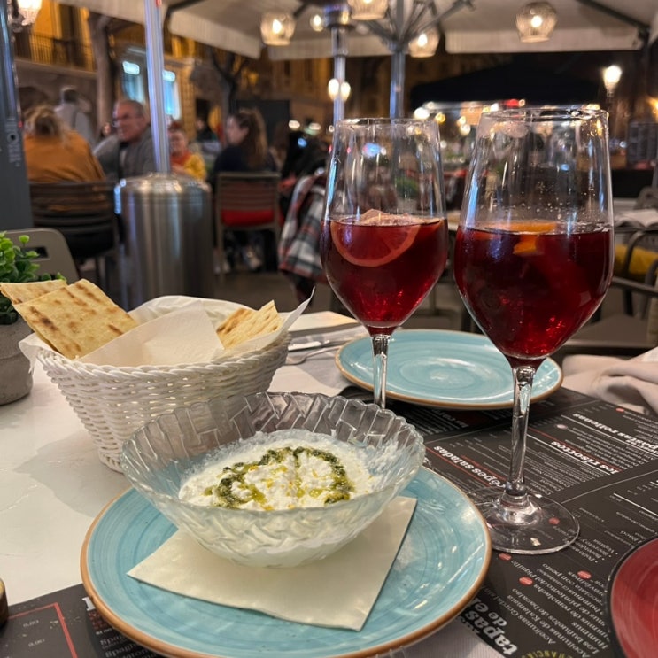 바르셀로나 카탈루냐 분위기 좋은 야외 술집(맛집) El Racó 샹그리아,리조또,타파스,피자 : 네이버 블로그