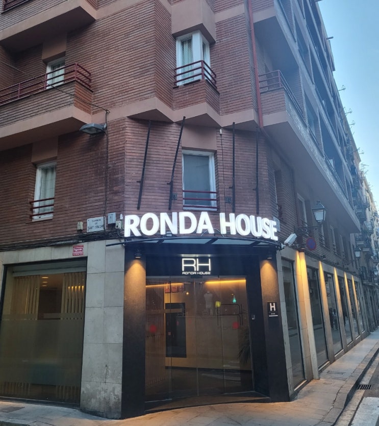 [23년 10월 스페인 여행🇪🇸] 바르셀로나 숙소 Hotel Ronda house (호텔 론다하우스) : 네이버 블로그