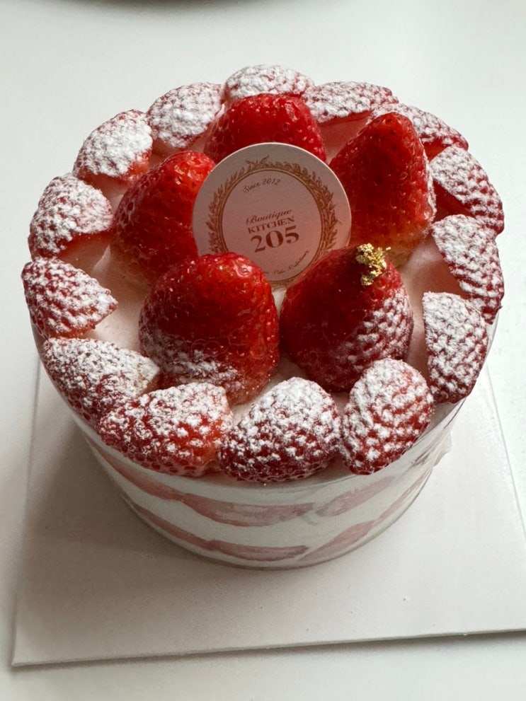 서울 잠실 롯데월드몰 딸기케이크 맛집 추천 ‘키친205 신선한 딸기밭케이크 예약 당일 현장 구매 오픈런 후기 네이버 블로그
