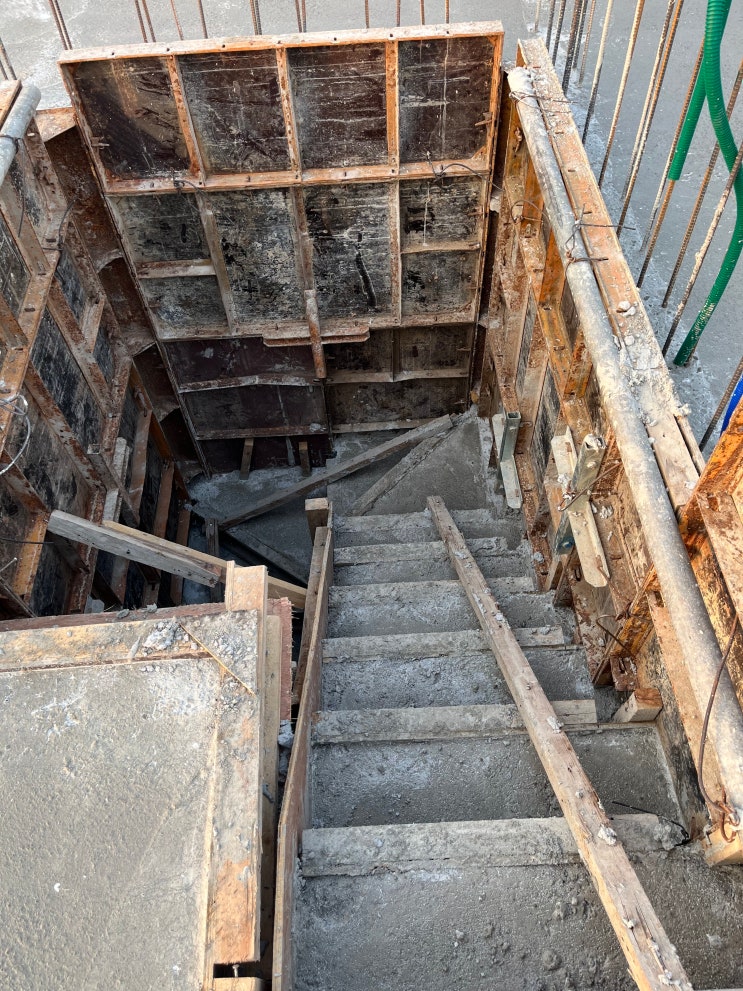 4층 슬라브 레미콘 타설 후(제로 에너지건축)....... : 네이버 블로그