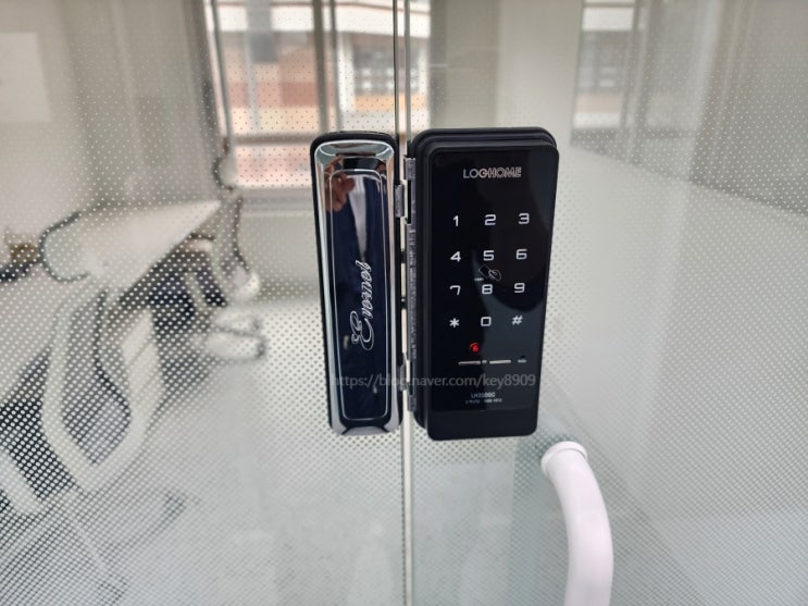 사무실 유리문에 디지털도어락 이화여대열쇠 대신동출장설치 : 네이버 블로그