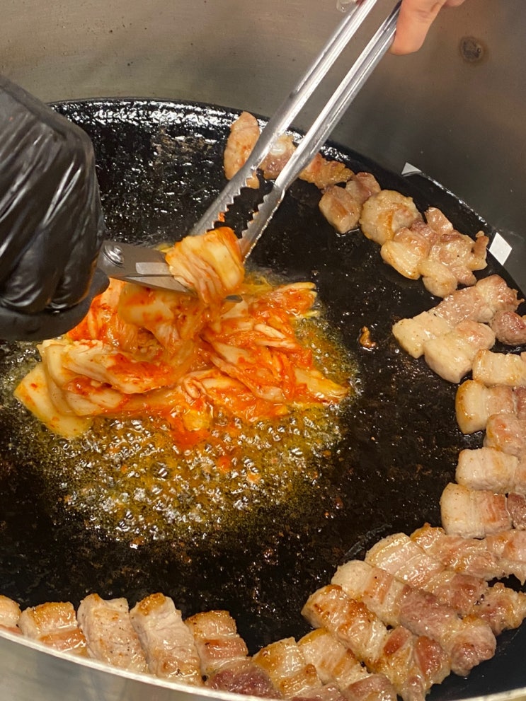 청주 산남동 믿고 먹는 솥뚜껑 삼겹살에 김치까지 구워 먹는 진짜무쇠삼겹 네이버 블로그