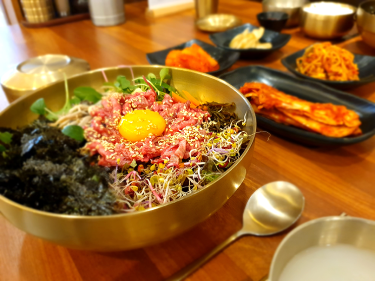 육회비빔밥과 얼큰한 곰탕국물의 조화 광교 육회 맛집 재벌집 네이버 블로그