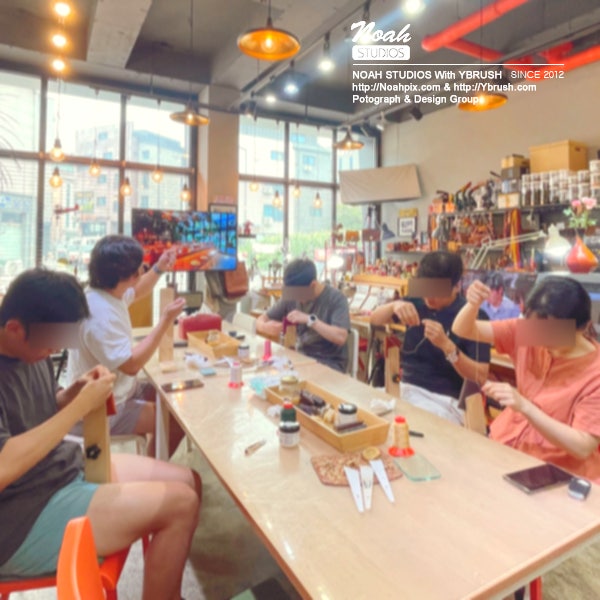 독수리5형제 Kys님 5명팀 화기애애한 가죽공예 단체체험으로 카드지갑 만들기 In 동탄 가죽공방 노아스튜디오 네이버 블로그