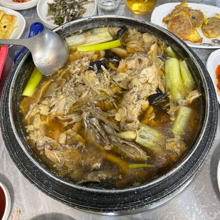 남도의 손맛을 느낄 수 있는 반찬들과 국물이 끝내주는 능이 백숙을 만날 수 있는 목포 맛집 먹깨비 네이버 블로그